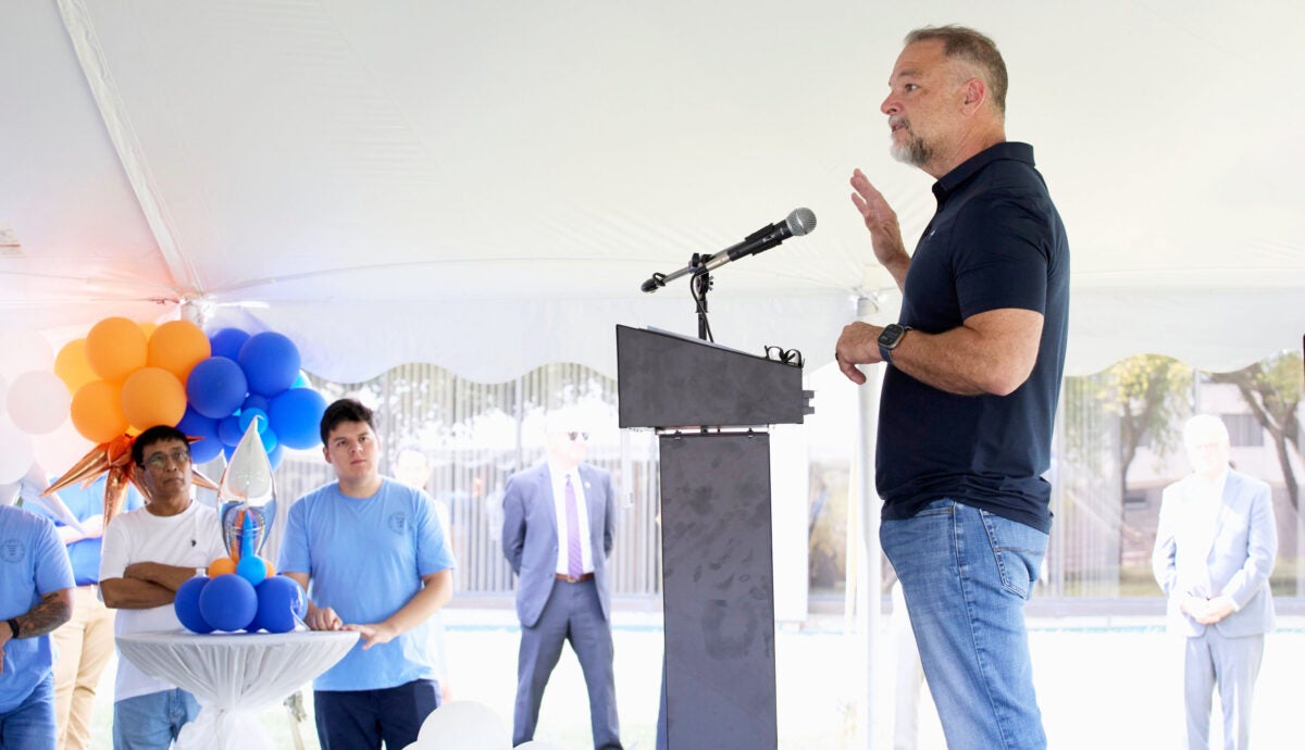 Milestone moment in suburban Chicago as Medline facility turns 50 ...